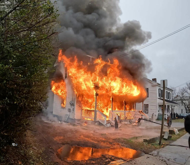 Six displaced after Petersburg house fire