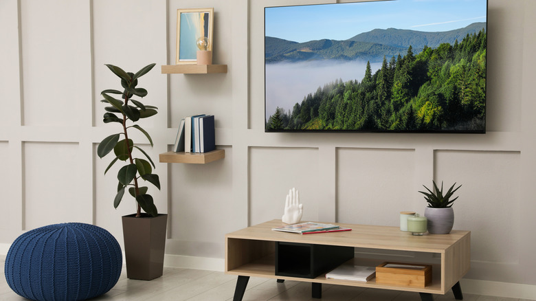 You can integrate your smart TV into your living room's aesthetics ...