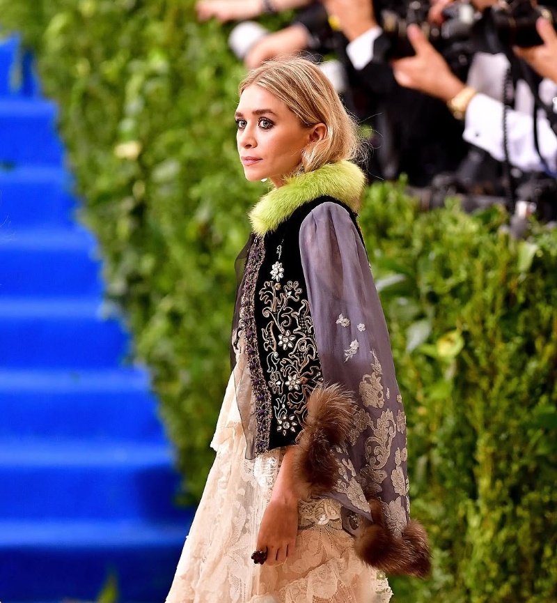 How to achieve the Olsen tuck, the viral style secret from Mary-Kate ...