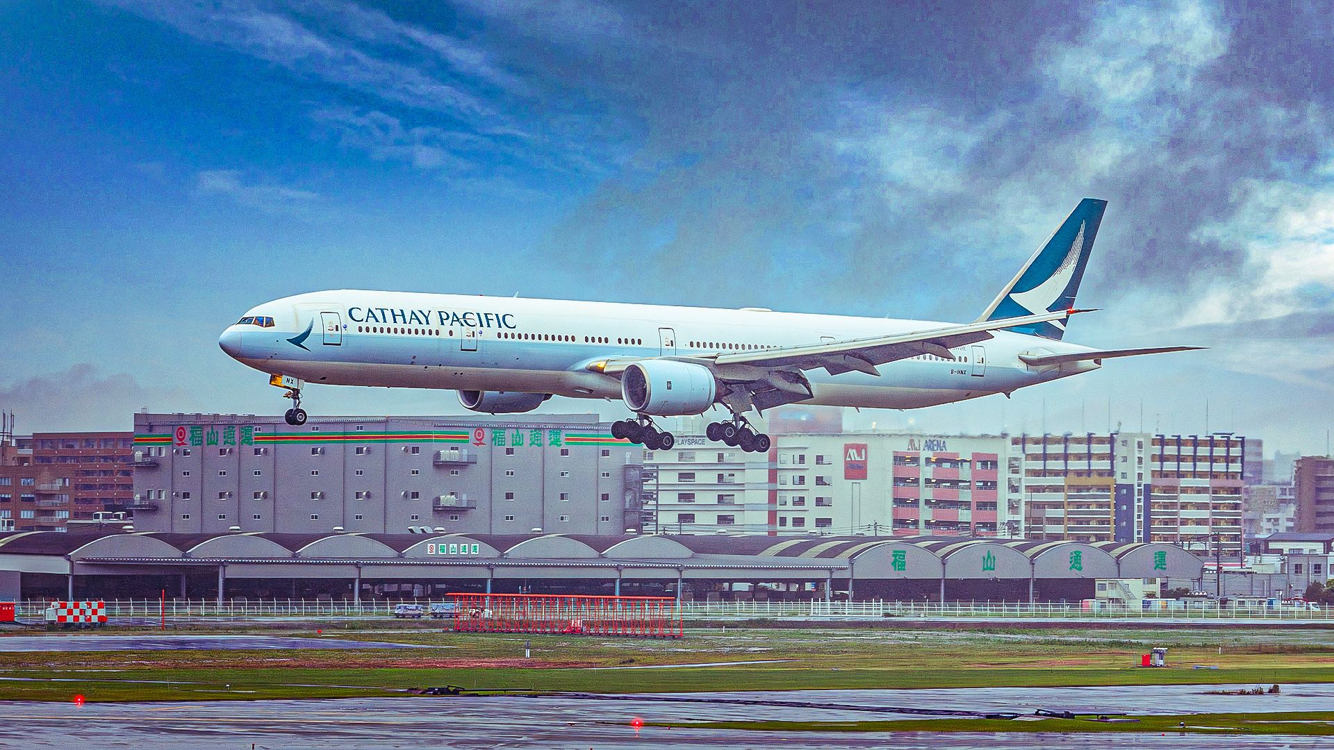 Why does the Boeing 777-300 have 2 engine types?