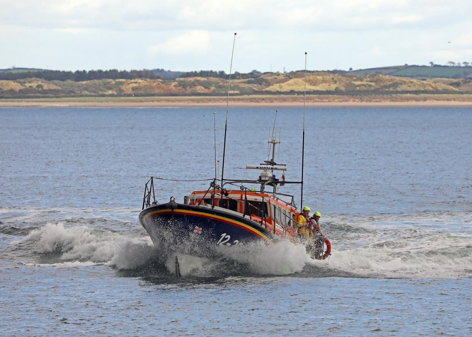 End of an era as last RNLI lifeboat of its kind has final launch at Co ...
