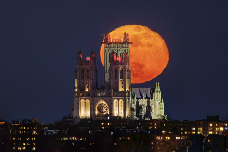 CWG live: Easing wind tonight. Sunny with less breeze Monday