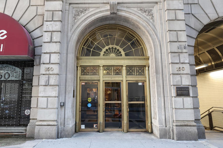 Landlords buzzing about 150 William St. after nearby building sold for ...