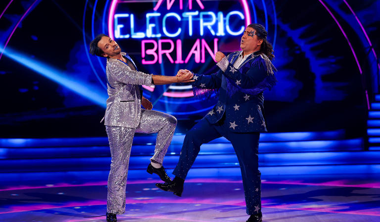 First celebrity voted off Dancing with the Stars