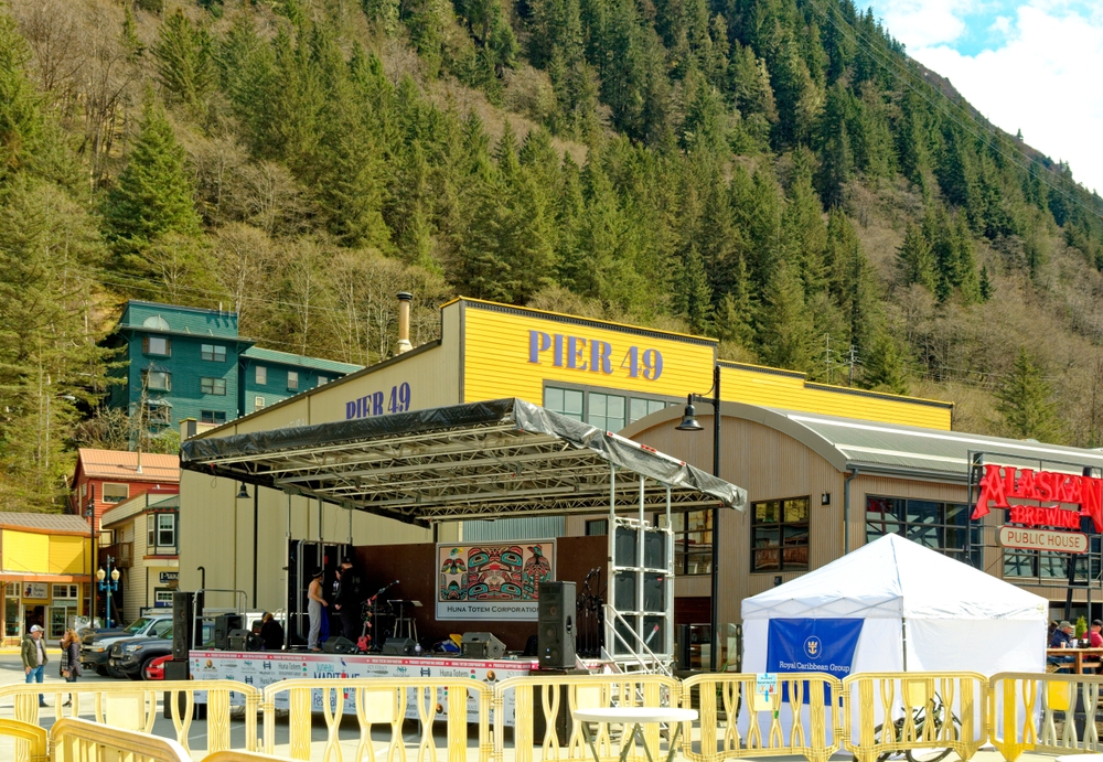 11 Alaska coastal towns with harbor views and whale watching chances