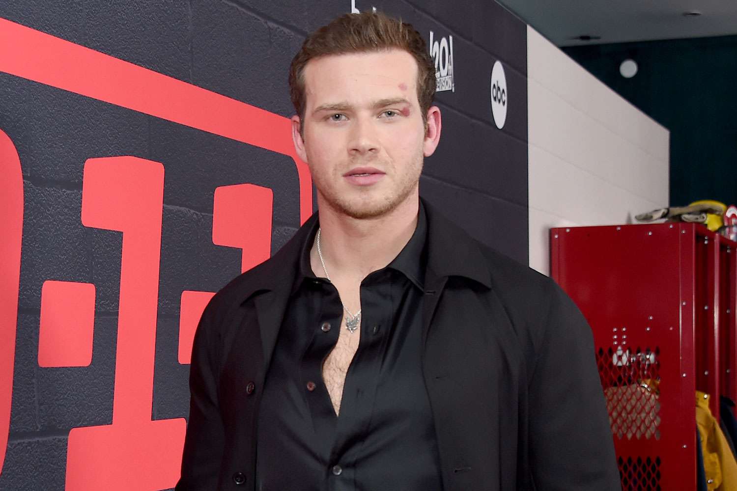 9-1-1 star Oliver Stark shares why he 'intentionally' doesn't make New ...