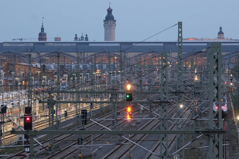 Baustellen bei der Deutschen Bahn: Schon wieder Ersatzverkehr zwischen ...