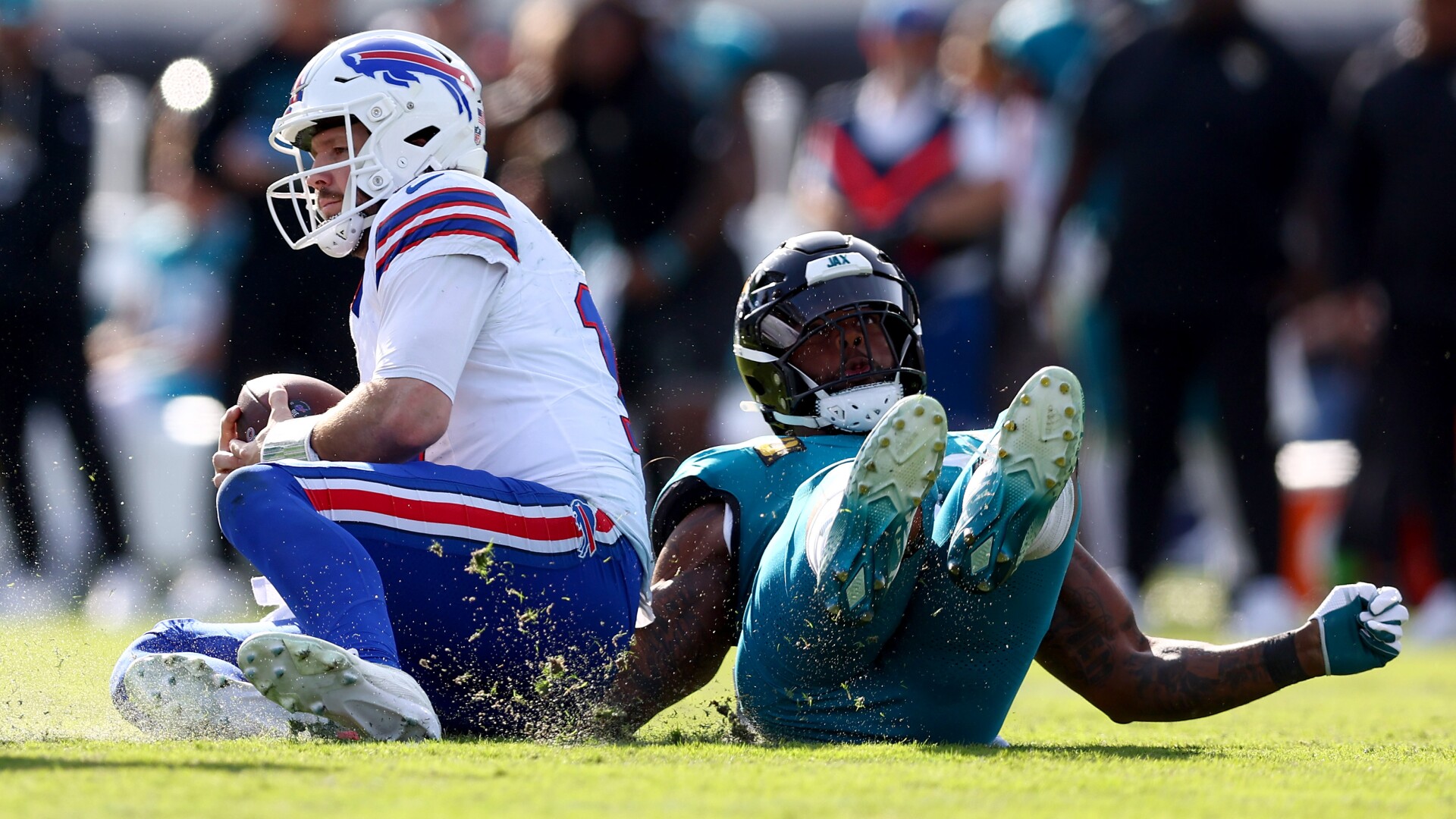Josh Allen hits Dalton Kincaid as Bills re-take lead in fourth quarter