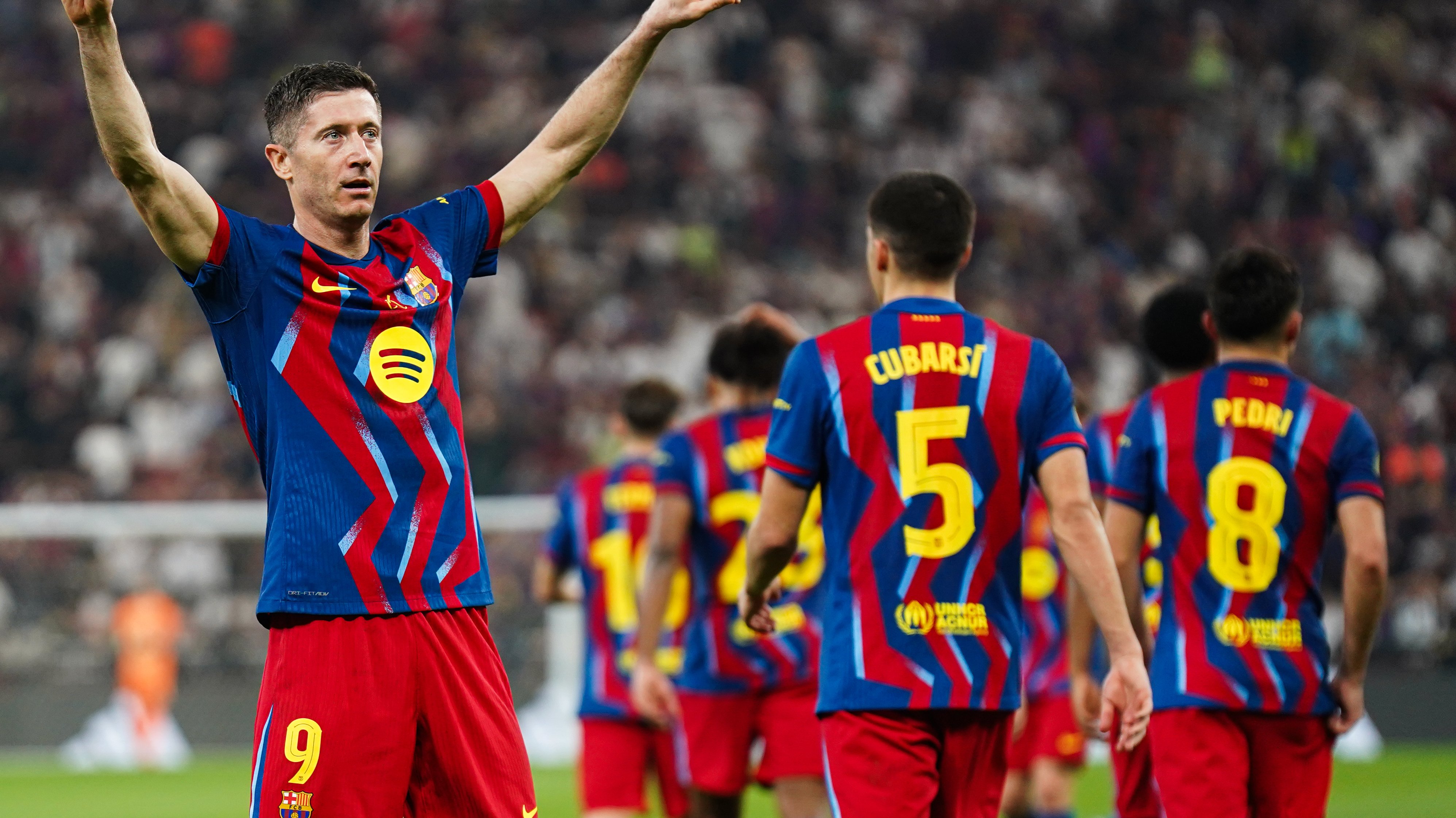 Szejkowie obsypali Barcelonę złotem! Gigantyczne sumy