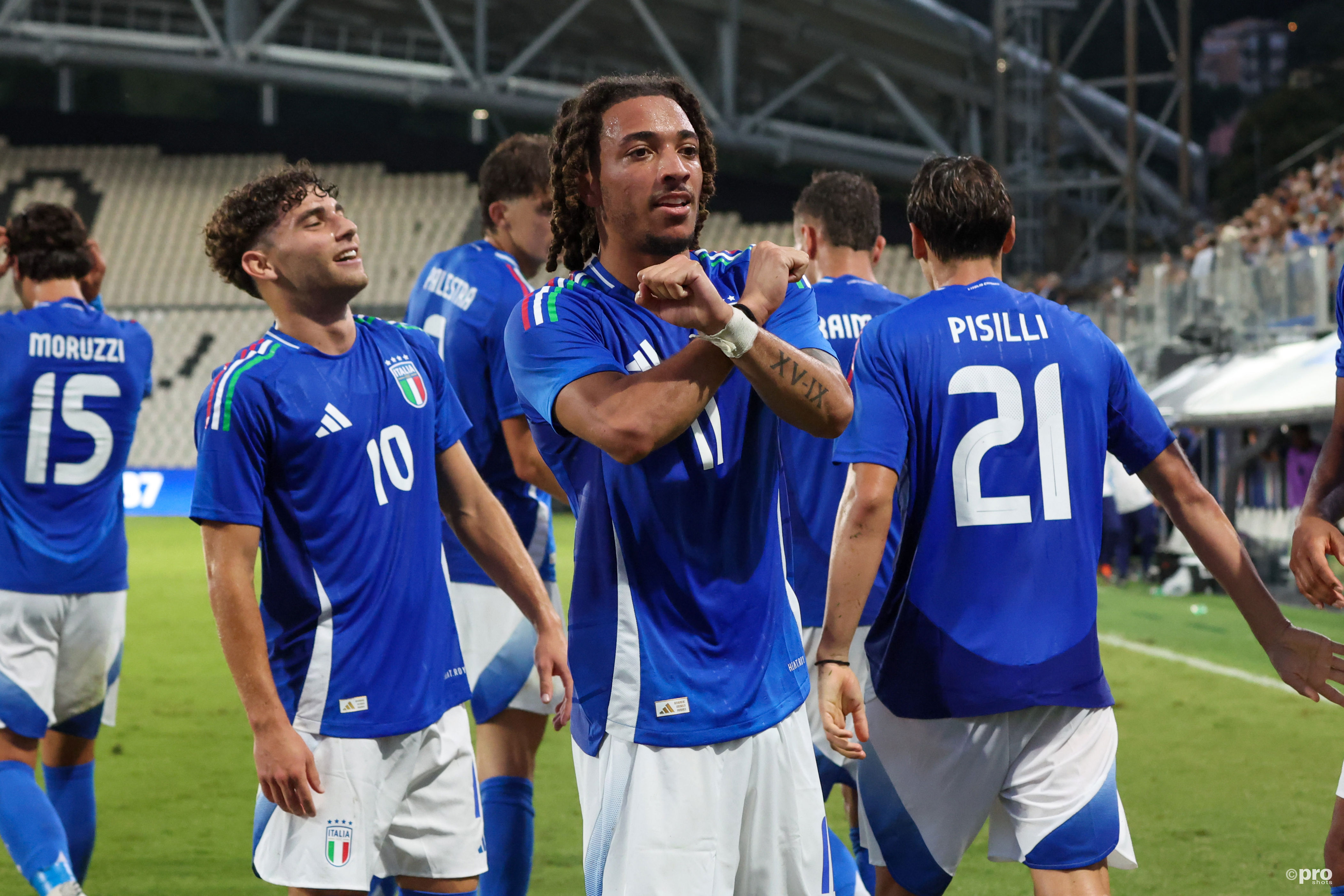 Paris FC slaat slag en haalt Premier League-aanvaller naar Parijs