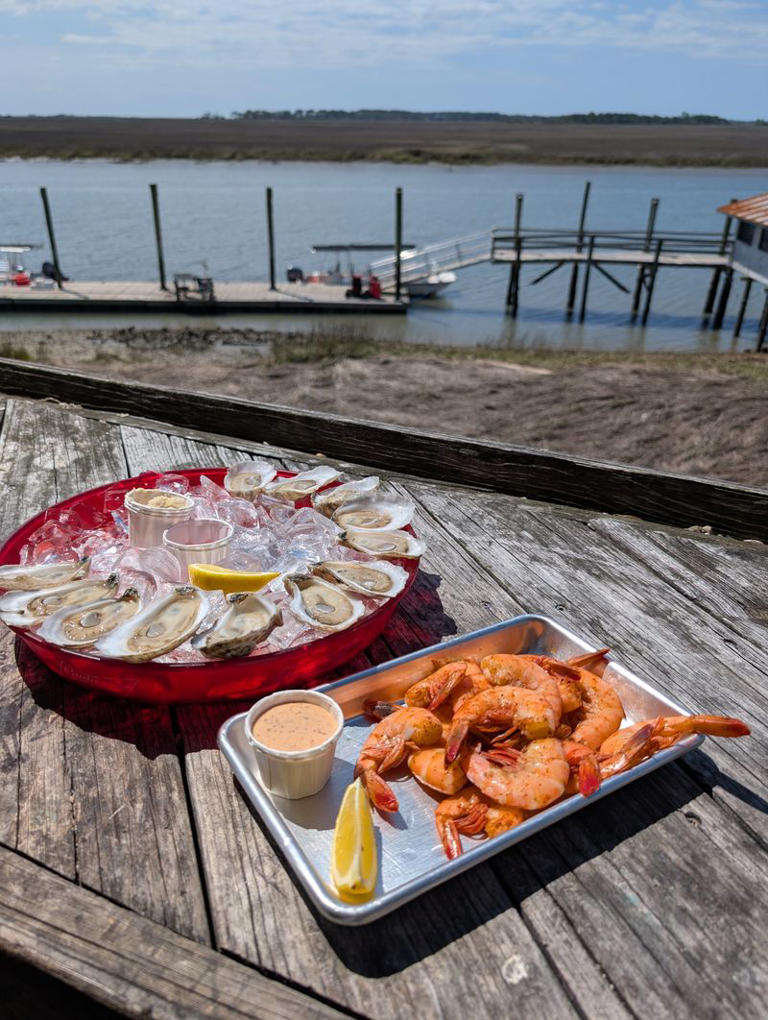 This South Carolina seafood café serves fried fish so good, you’ll ...