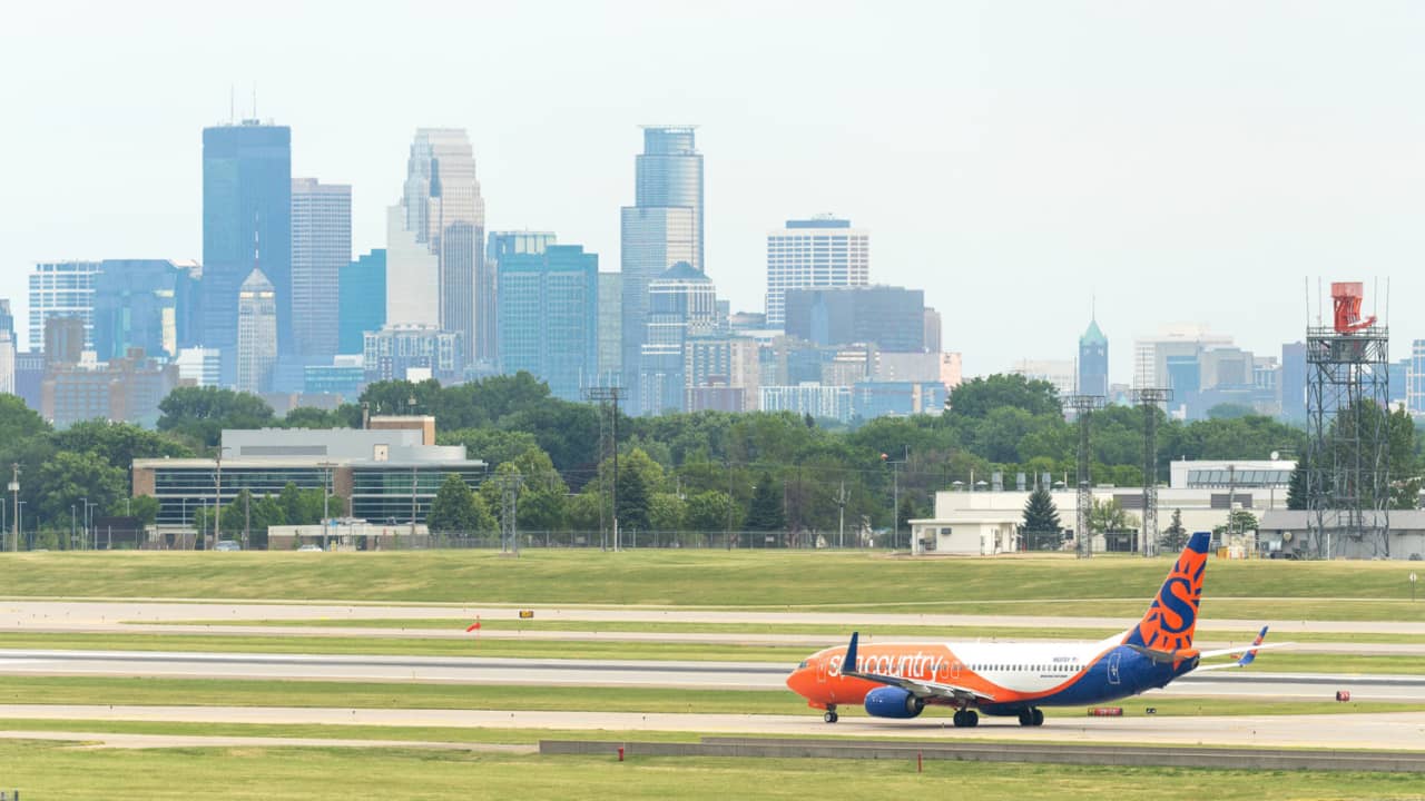 Allegiant, Sun Country Airlines in $1 billion merger