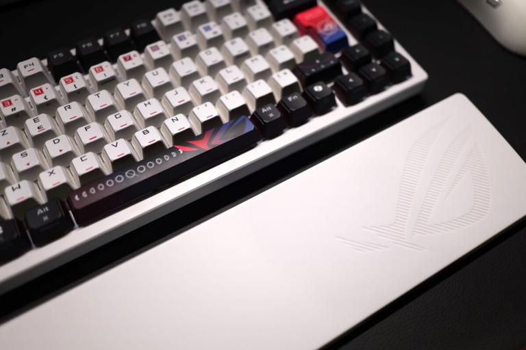 Test de l’Asus ROG Azoth X : sa frappe m’a fait changer d’avis