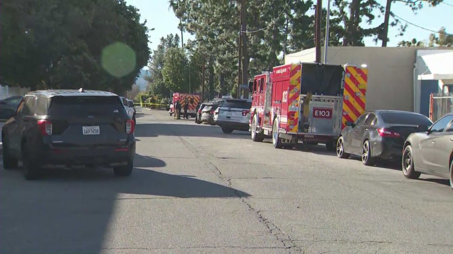 Man with machete arrested after sparking San Fernando Valley standoff
