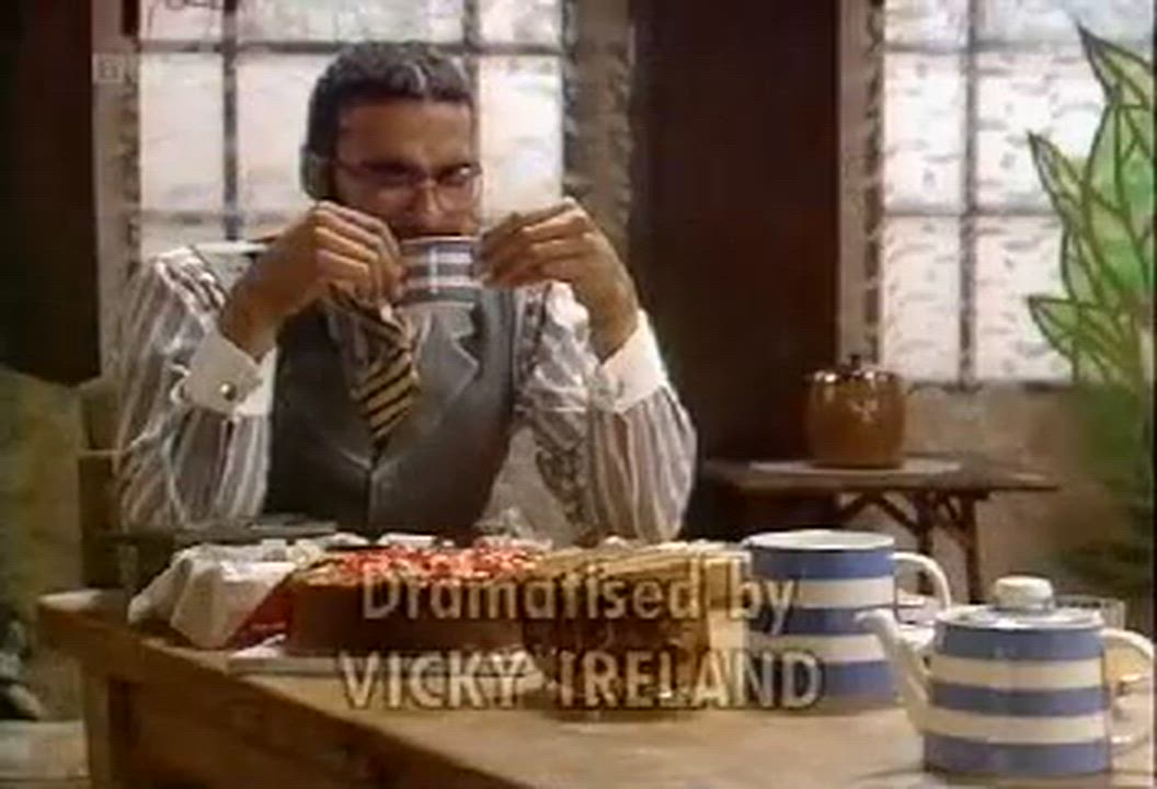 Mrs Wobble the waitress: Part 1: Official trailer - Season 1