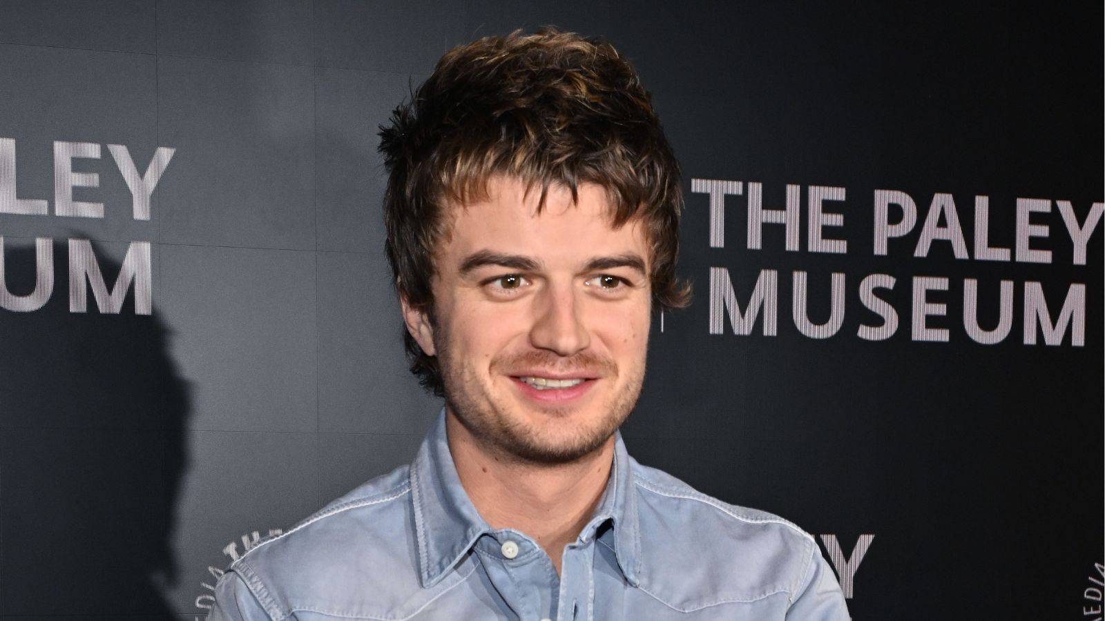 Grâce à Stranger Things, Joe Keery dépasse Taylor Swift et s’impose en ...