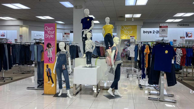 Former department store giant closes one of its last mall stores near ...