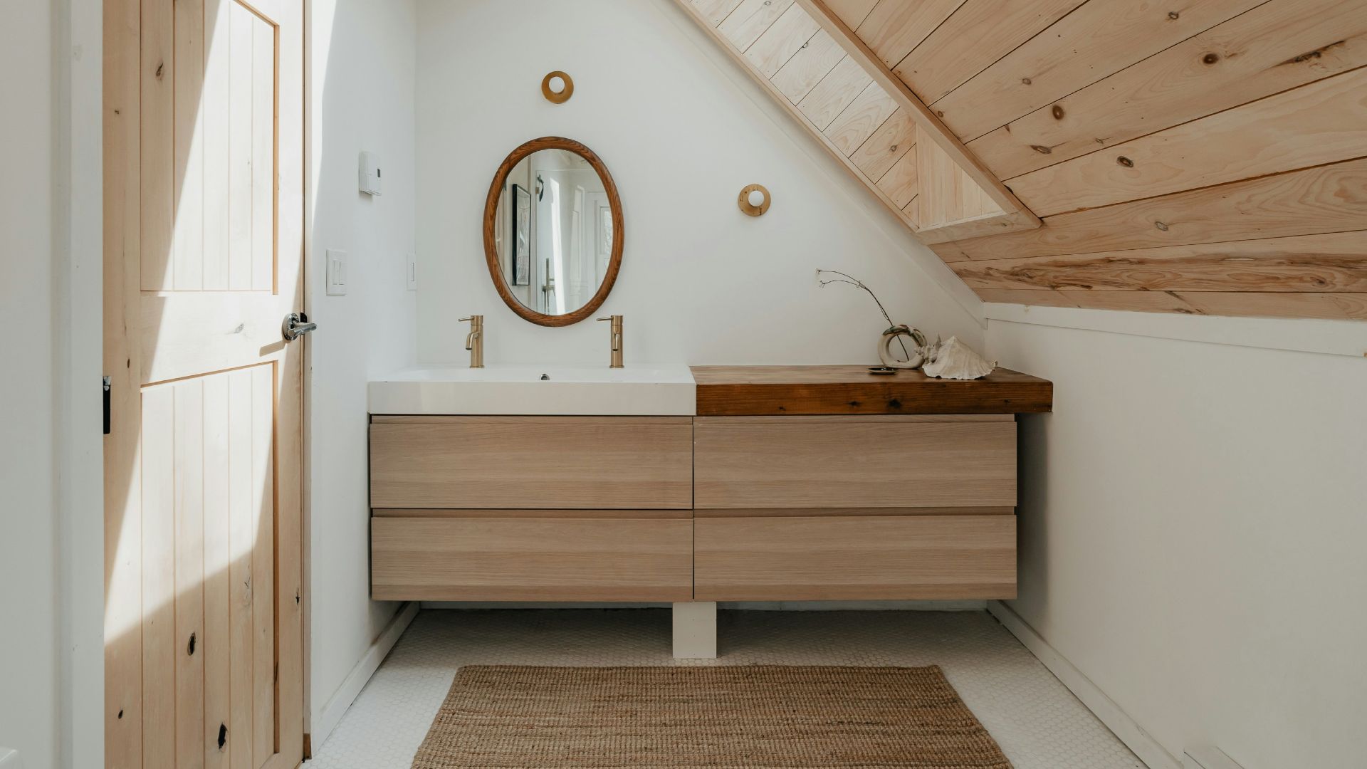 The dirtiest object in your bathroom isn't the one you think