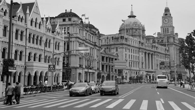 Towards a world without color? This perplexing theory is gaining momentum.