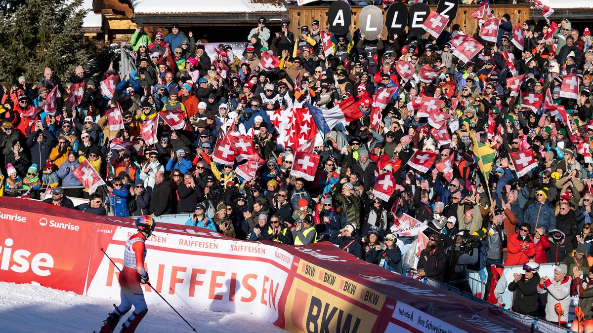 Des dizaines de fans sur place : « C’est important pour Tanguy qu’on ...