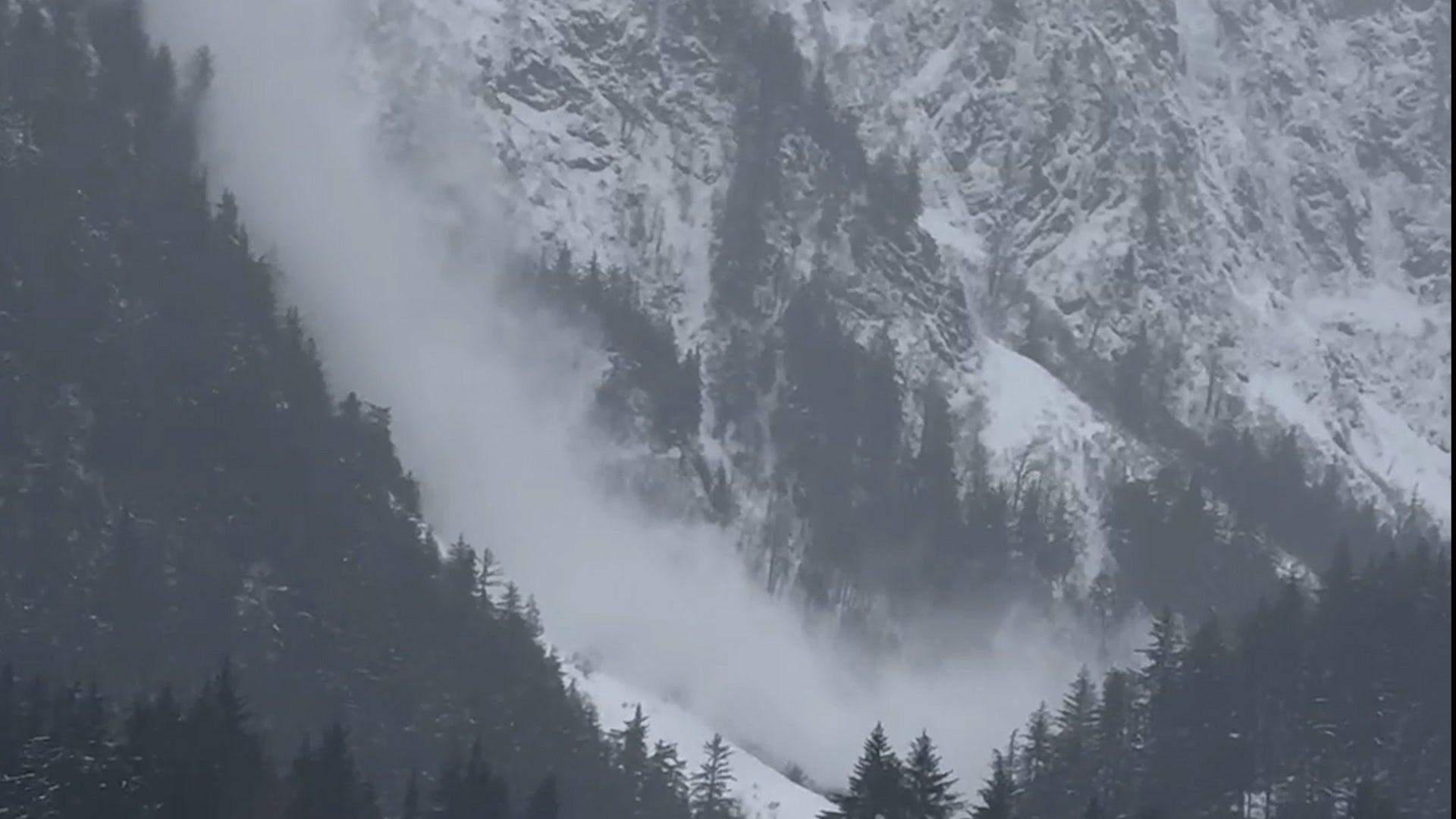 Avalanche tumbles above Juneau as residents evacuate