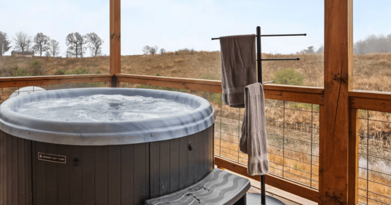 The coziest cabin in Kentucky? This Airbnb's sauna and hot tub say yes