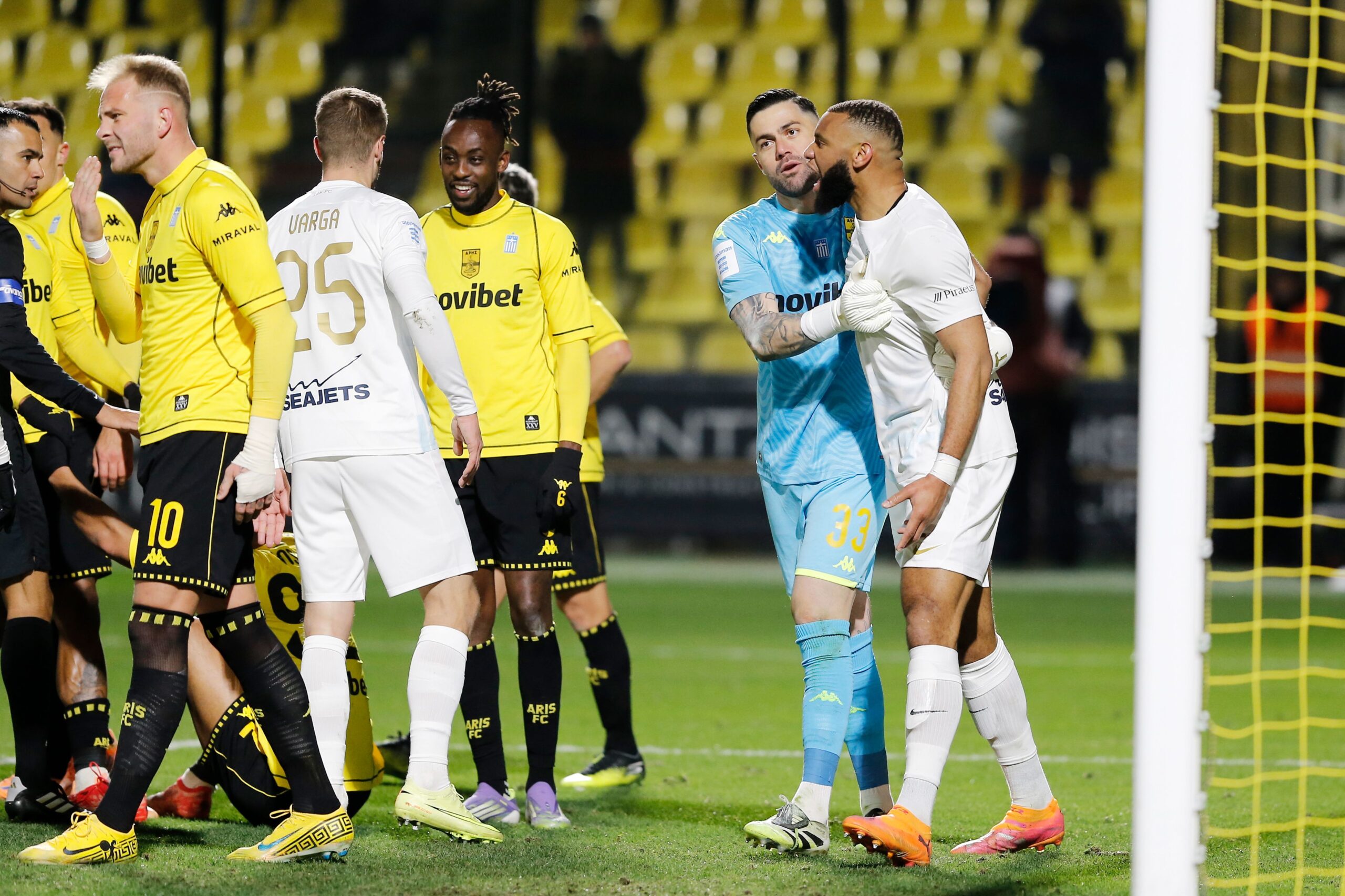 Super League: Φρένο στο σερί της ΑΕΚ και απώλεια κορυφής