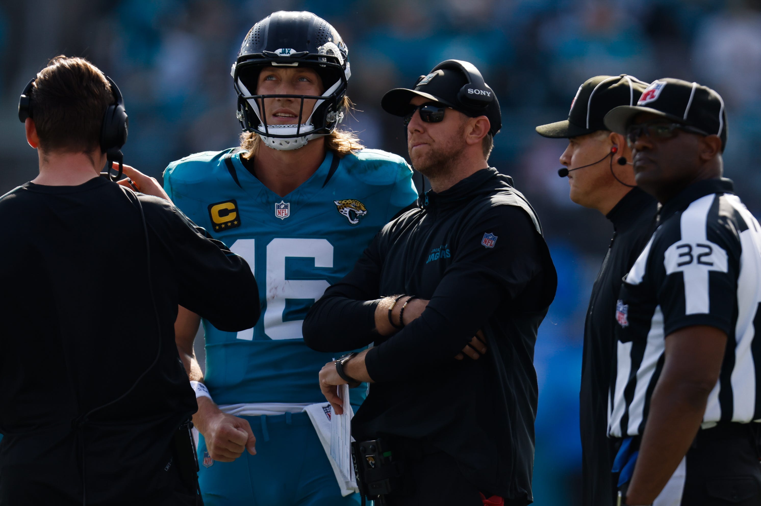 ESPN NFL reporter with key question Jaguars Lawrence, Coen must answer