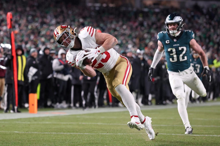 49ers battle past defending champ Eagles in wild-card showdown