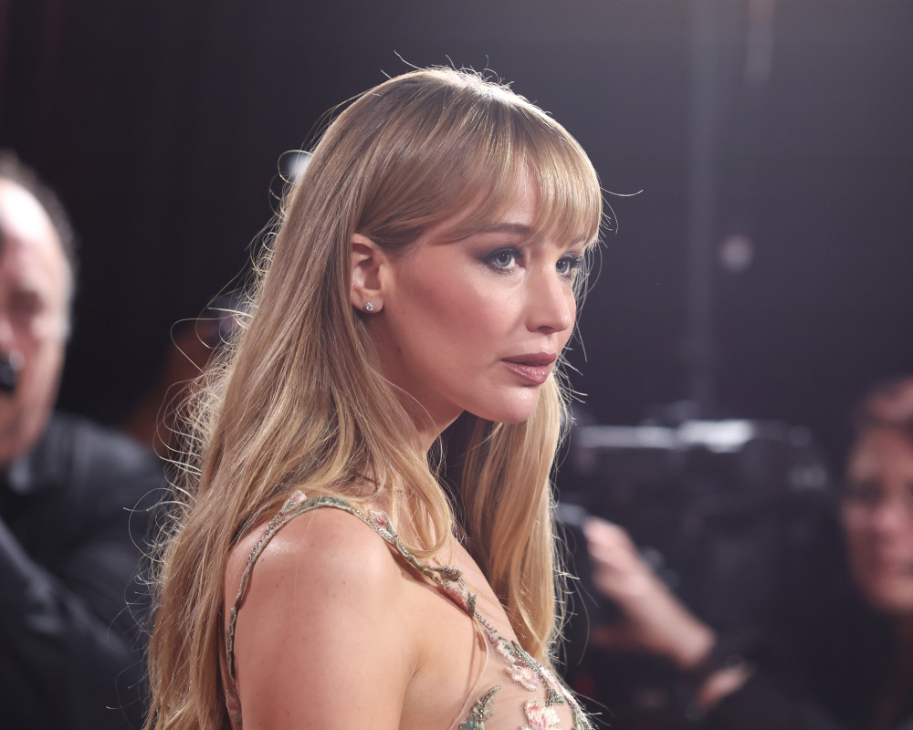 Jennifer Lawrence’s Golden Globes appearance has fans thinking she’s ...