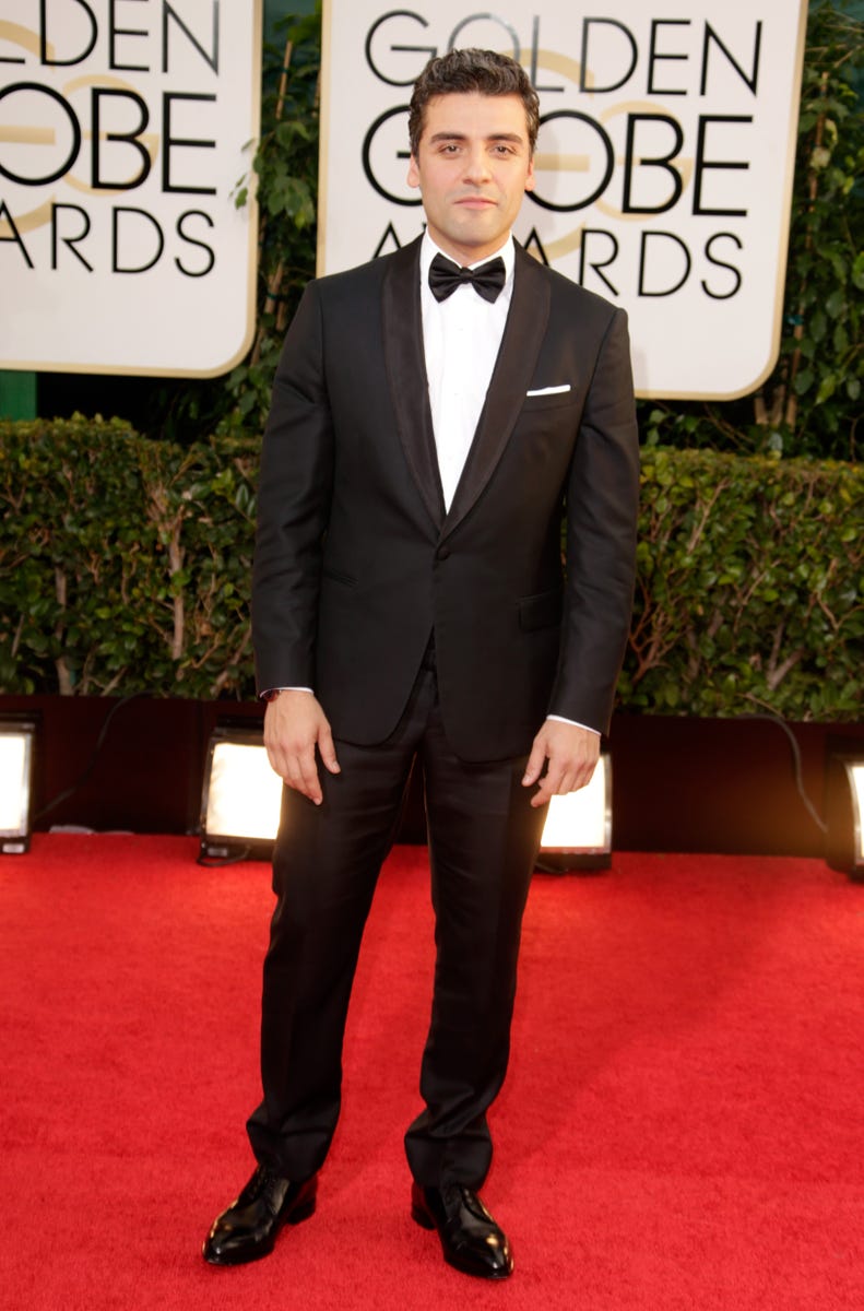Oscar Isaac is stunningly handsome in a black tux and jeweled brooch at ...