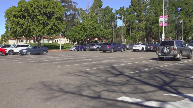 Paid parking takes effect at Balboa Park, leaving lots empty on first ...
