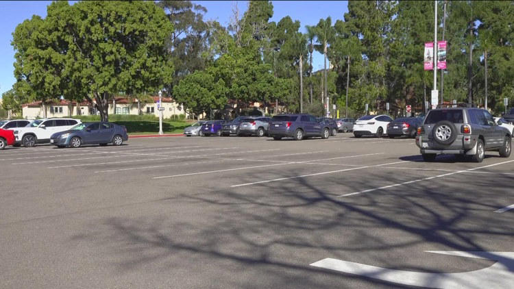 Paid parking takes effect at Balboa Park, leaving lots empty on first ...