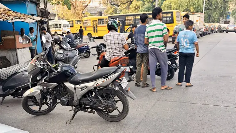 Mumbai: Residents complain of reckless delivery drivers in Matunga