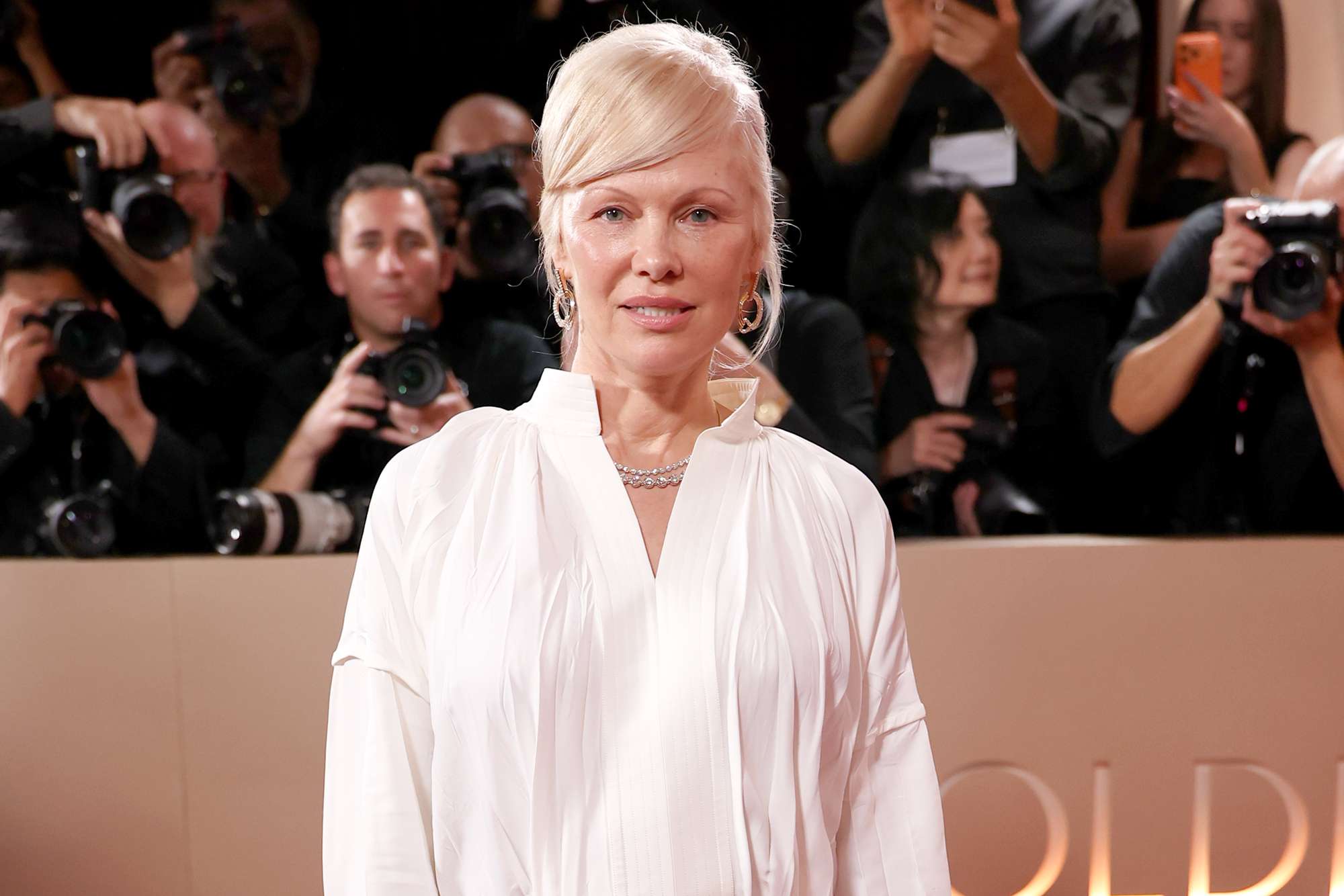 Pamela Anderson says she's sticking with her last name despite desire ...