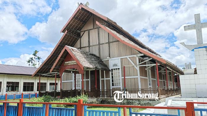 Gedung GKI Jemaat Bahtra Injil Kais, bangunan unik peninggalan Belanda ...