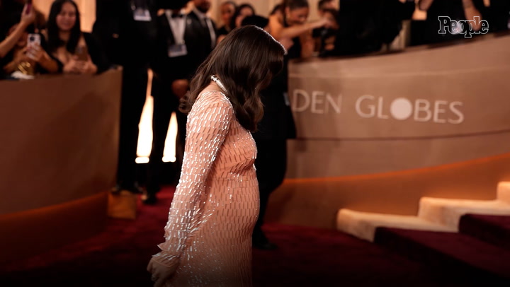 Hailee Steinfeld shows off her baby bump at 2026 Golden Globes in first ...