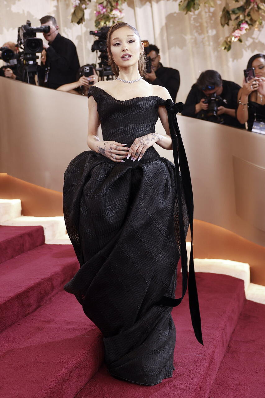 Golden Globes 2026, i look top e flop della serata: Julia Roberts in ...