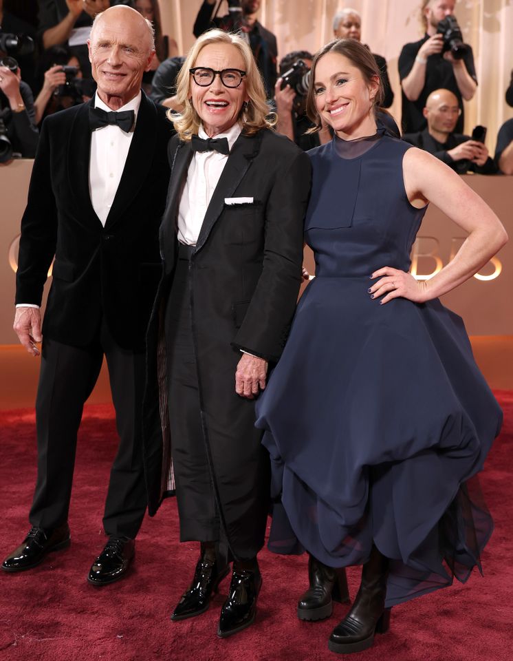 Amy Madigan twins with husband Ed Harris at 2026 Golden Globes in rare ...