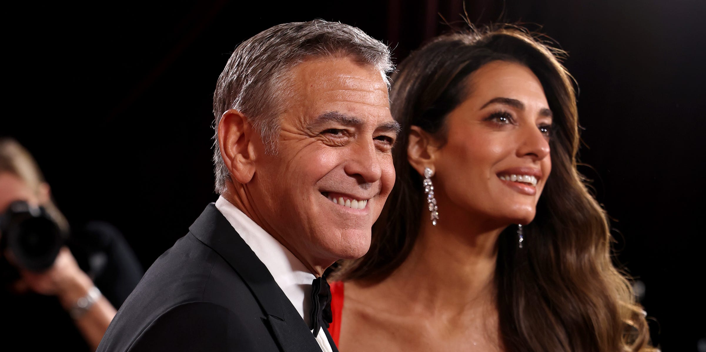 Amal and George Clooney make their first appearance at the Golden ...