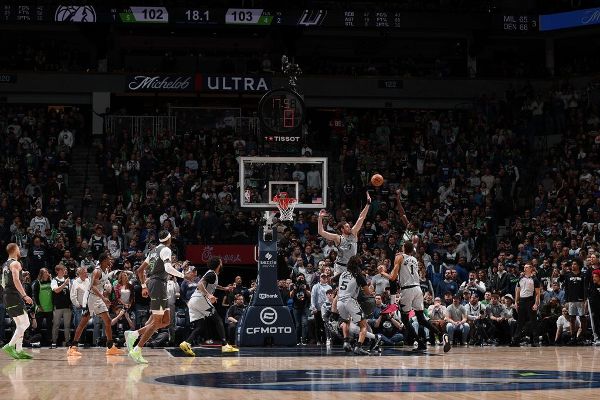 Anthony Edwards caps wild Timberwolves rally vs. Spurs