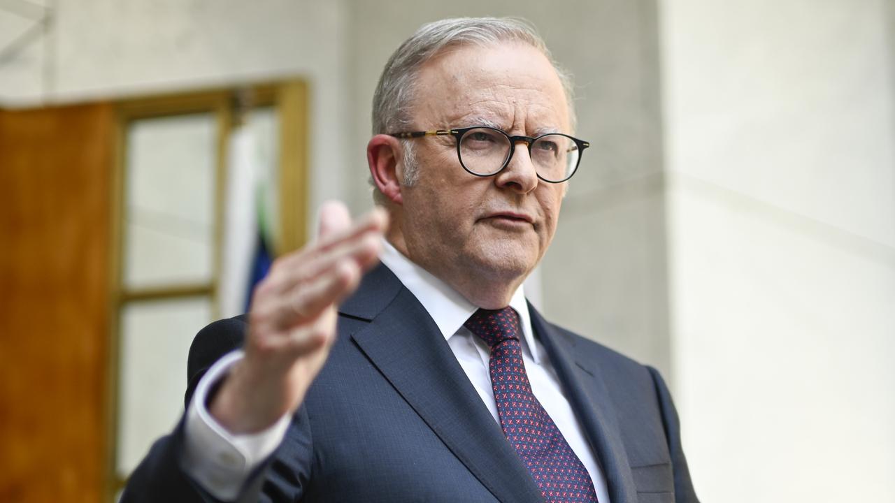 Pollies called back early for Bondi laws