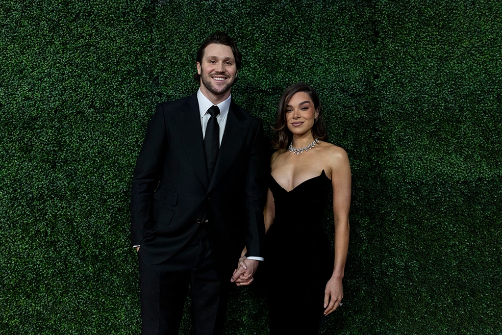 What Hailee Steinfeld 'could not wait' to tell Josh Allen after Globes