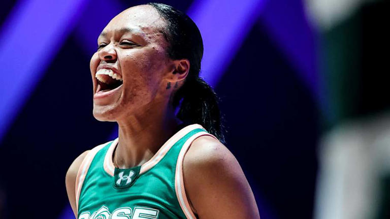 Unrivaled opening day made two early title contenders painfully obvious