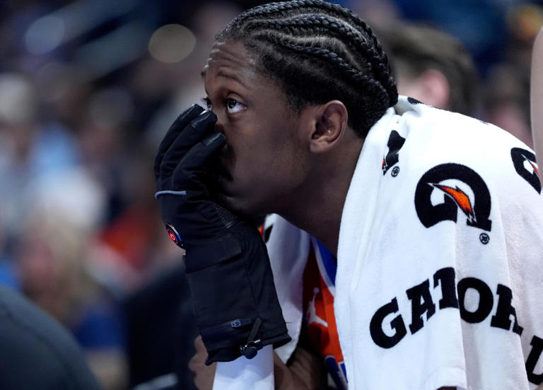 Why is Jalen Williams wearing heated glove on bench? Thunder star ...