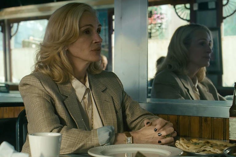 Jessie Buckley fangirls over Julia Roberts as she wins her first Golden ...