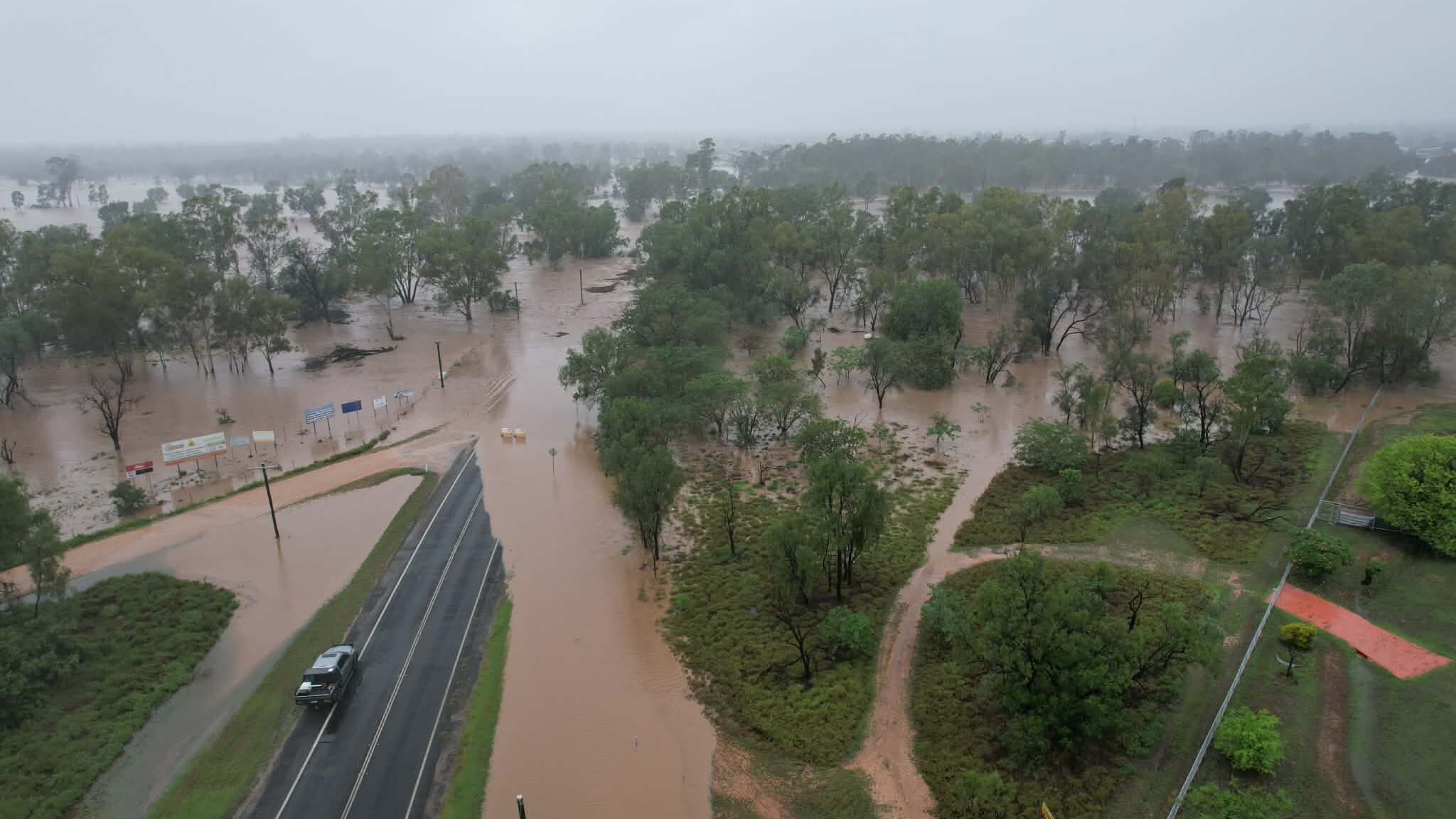 Flood emergency warning for Clermont in central Queensland as ex ...