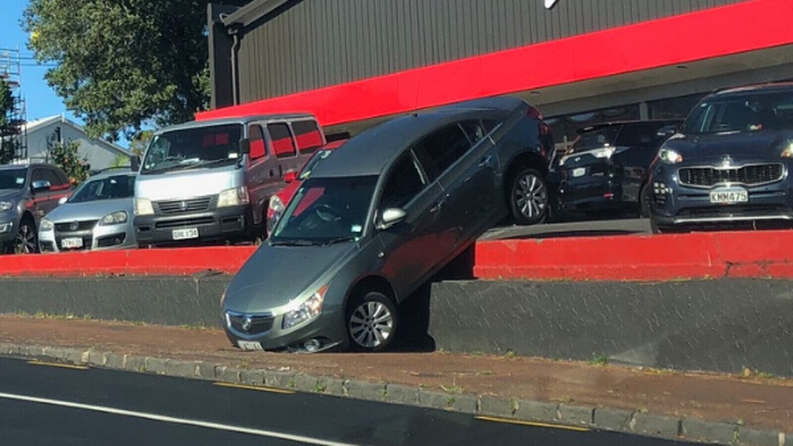 20 photos where car common sense got stuck in traffic