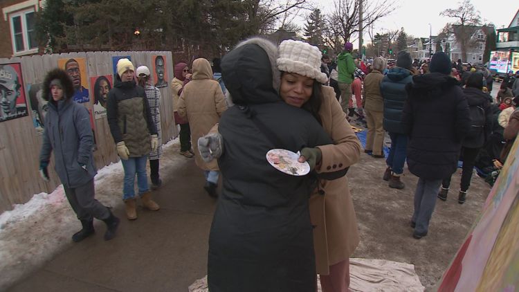 In South Minneapolis, Renee Good's memorial gives visitors a space to mourn