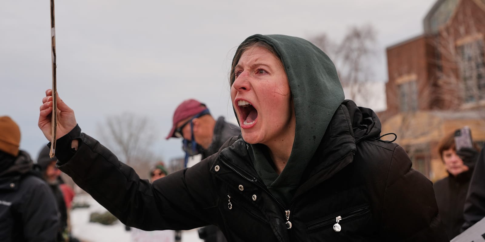 Ministern skickar hundratals ICE-agenter till Minneapolis